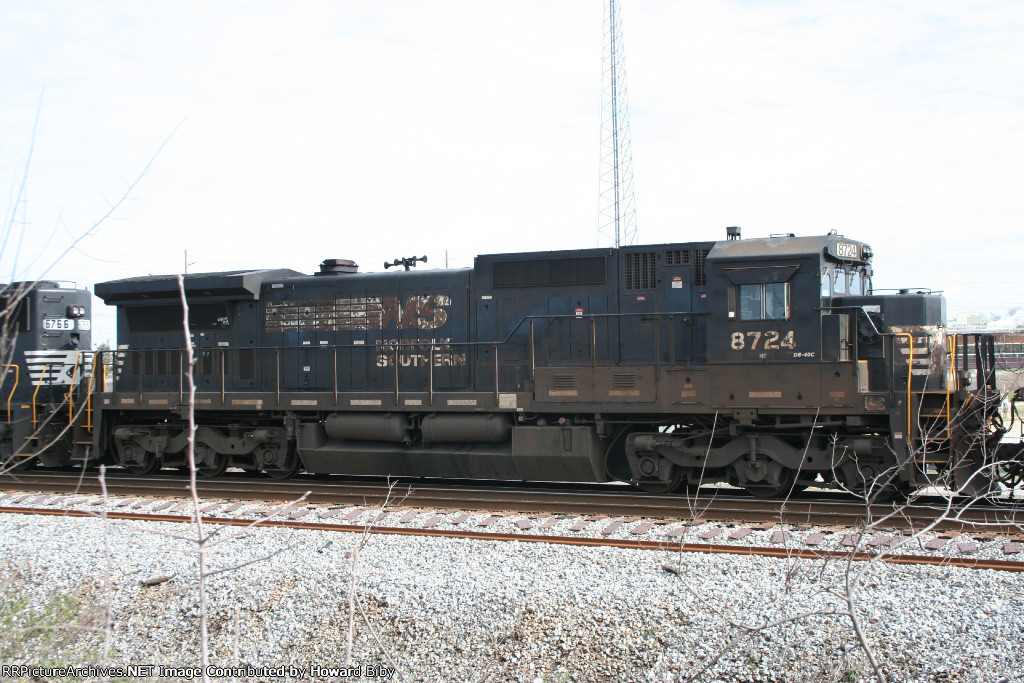NS 8724 is the middle unit of NS 731